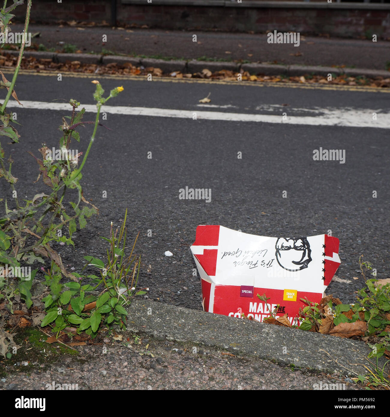 Litter & rubbish left on the street Stock Photo - Alamy