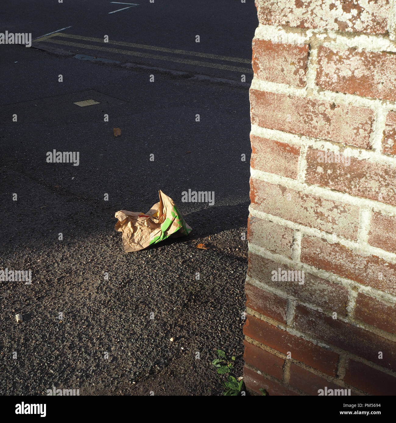 Litter & rubbish left on the street Stock Photo - Alamy