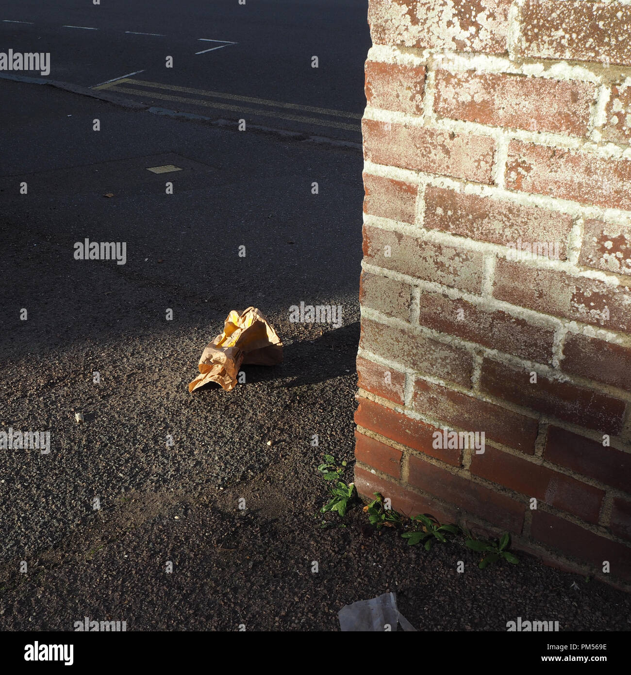 Litter & rubbish left on the street Stock Photo - Alamy
