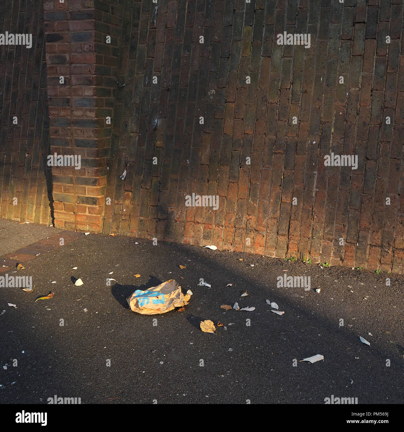 Litter & rubbish left on the street Stock Photo - Alamy
