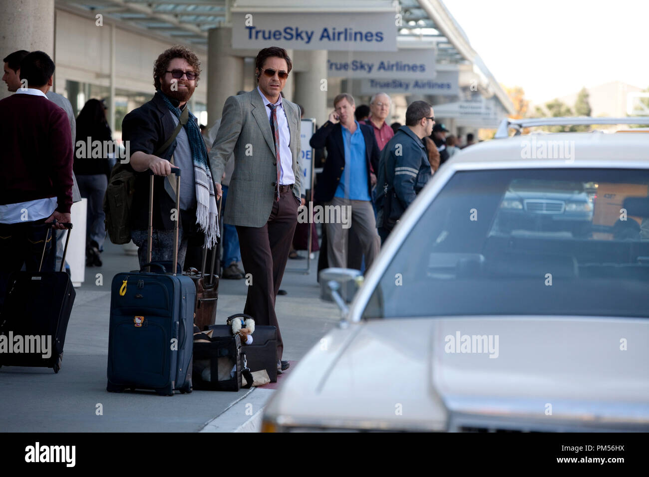 (L-r) ZACH GALIFIANAKIS as Ethan Tremblay and ROBERT DOWNEY JR. as ...