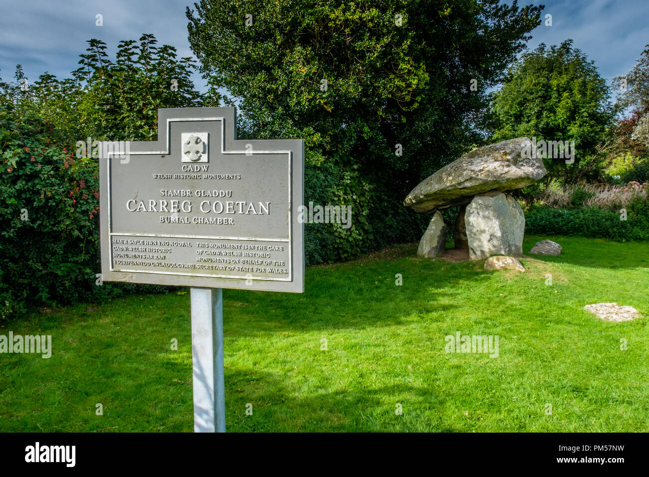 Coetan arthur burial chamber hi-res stock photography and images - Alamy