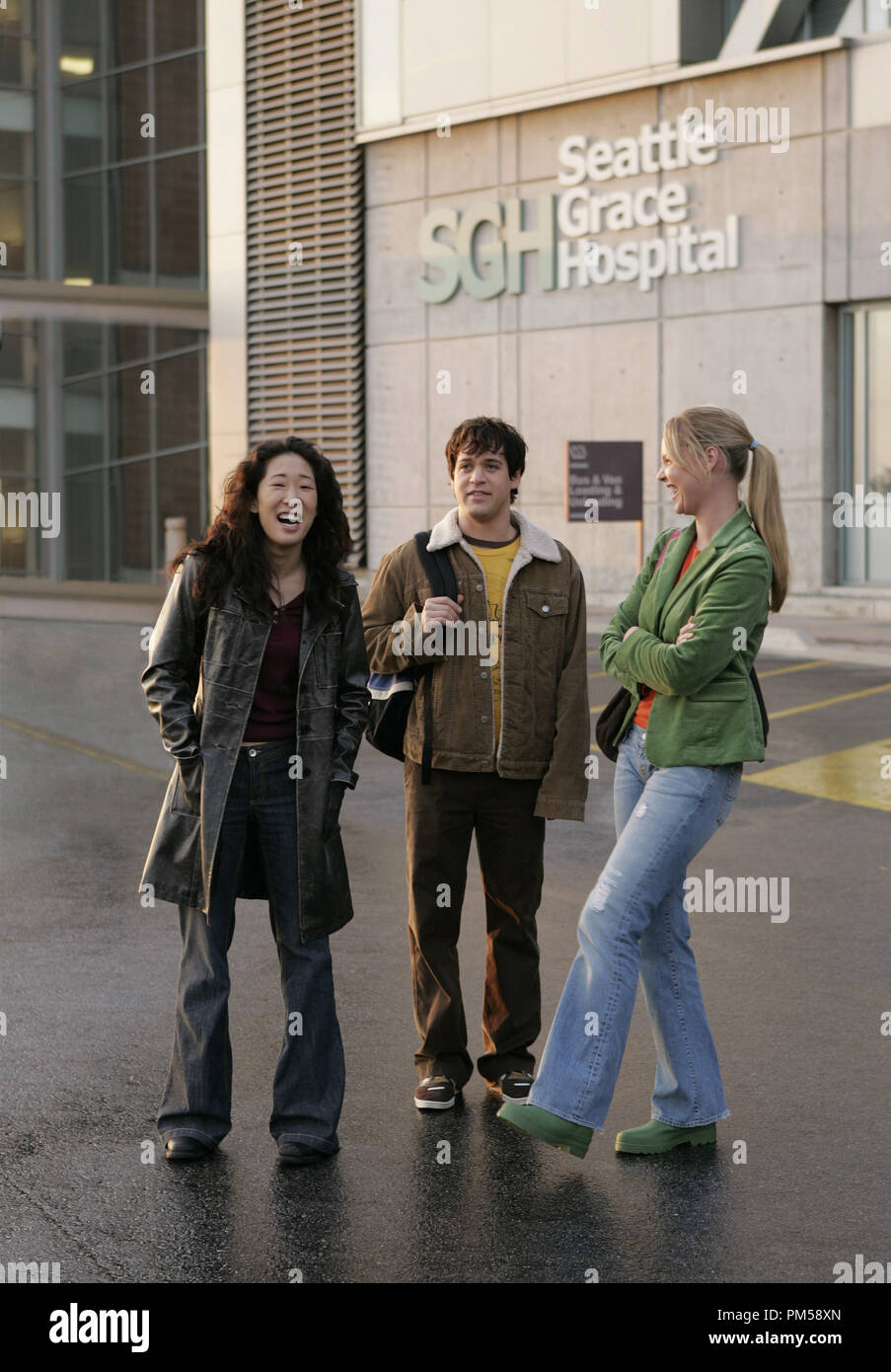 Sandra oh and katherine heigl hi-res stock photography and images - Alamy