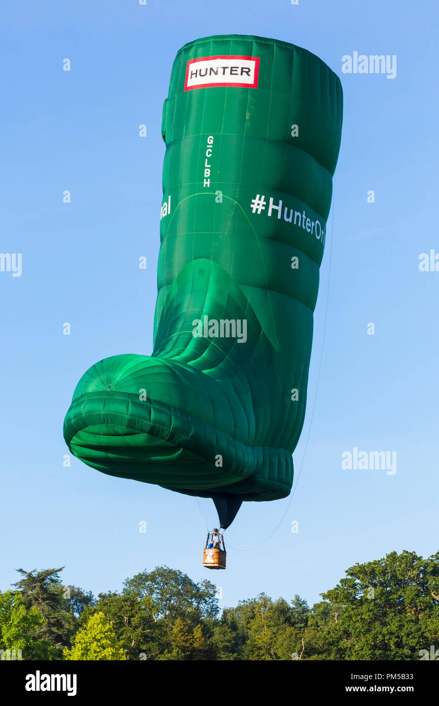 Giant boot shaped hot air balloon hi-res stock photography and images ...
