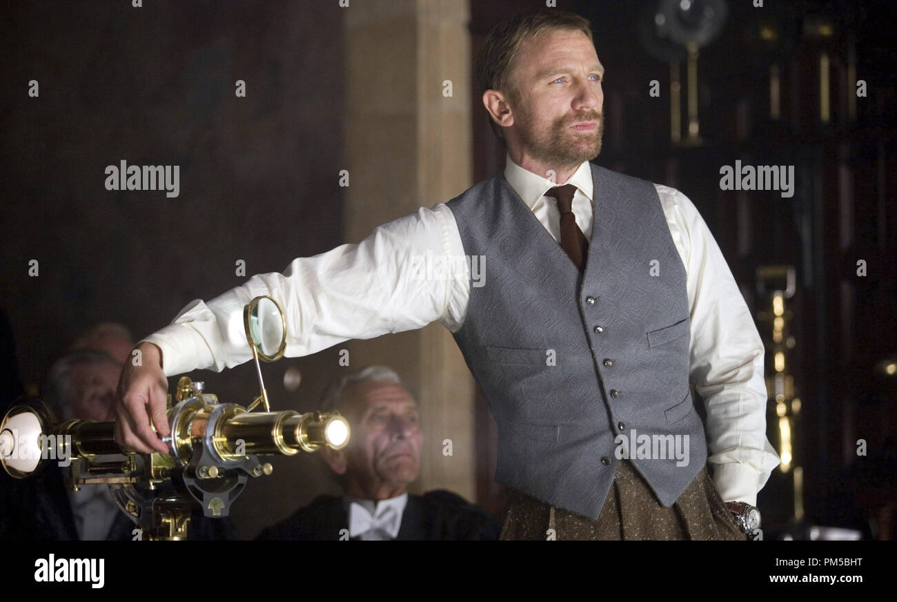 Film Still from "The Golden Compass" Daniel Craig © 2007 New Line ...