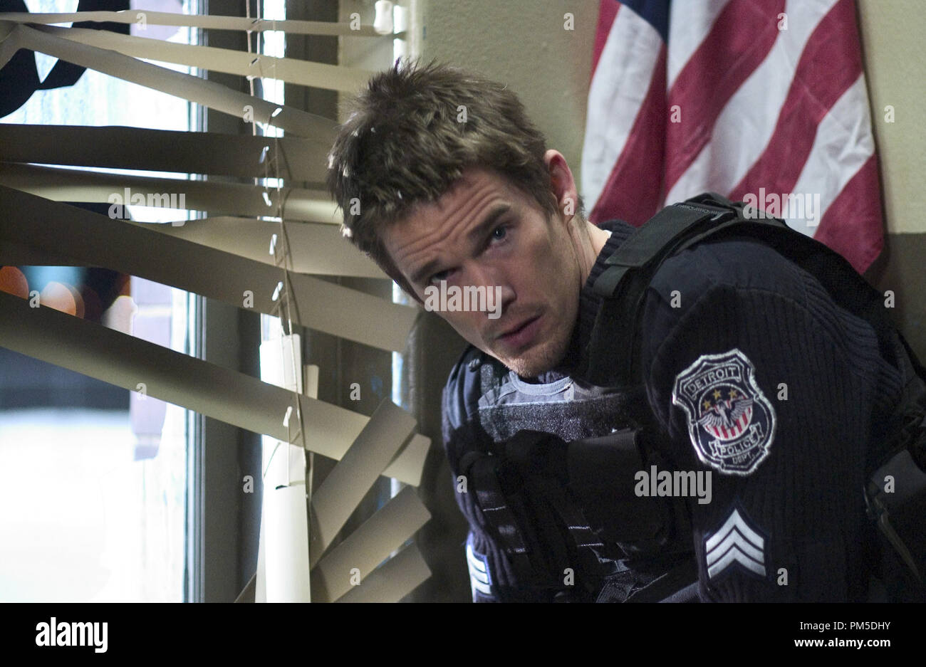 Film Still / Publicity Still from "Assault on Precinct 13" Ethan Hawke ...