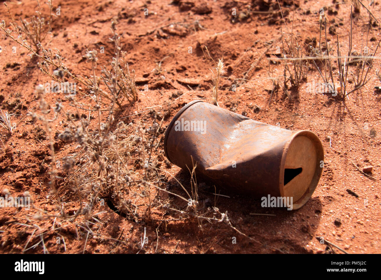 Old, rusty, weathered tin can in arid Australian desert Stock Photo - Alamy