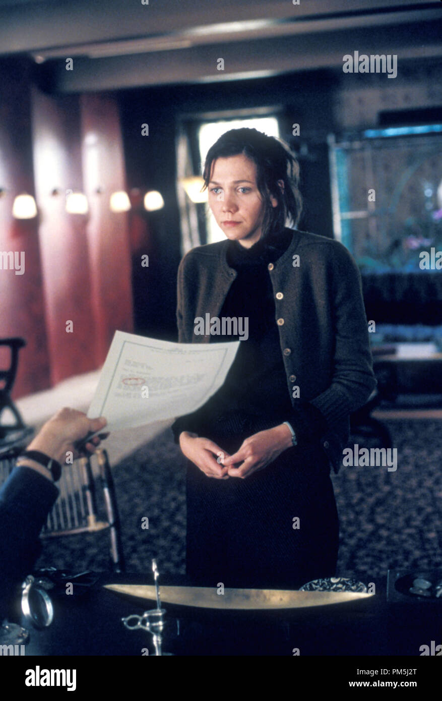 Secretary 2002 maggie gyllenhaal hi-res stock photography and images ...