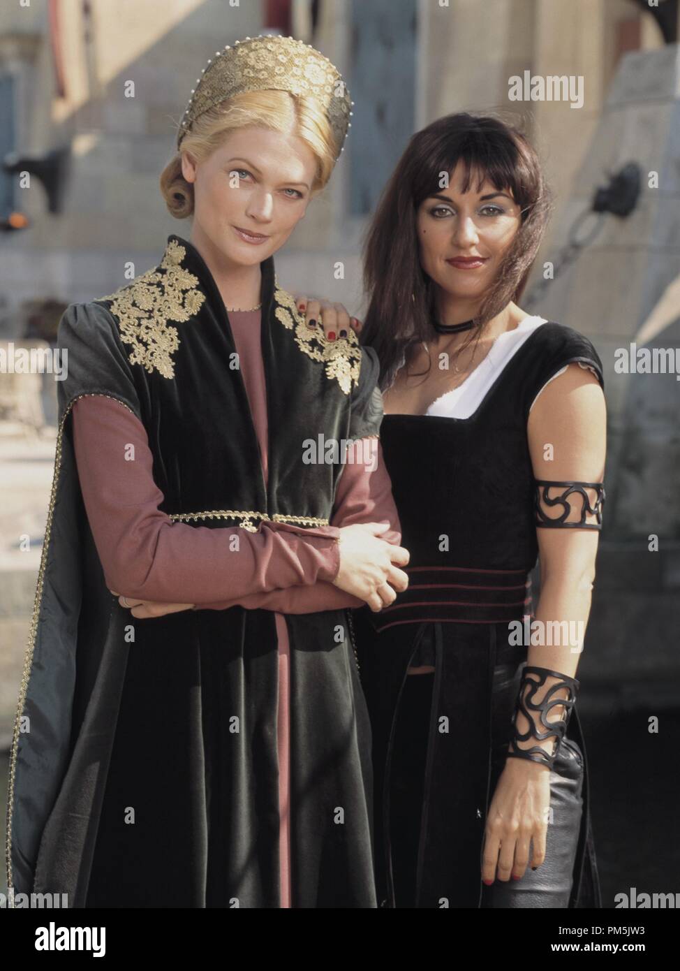 Film Still / Publicity Still from "Dinotopia" Sophie Ward, Lisa Zane ...