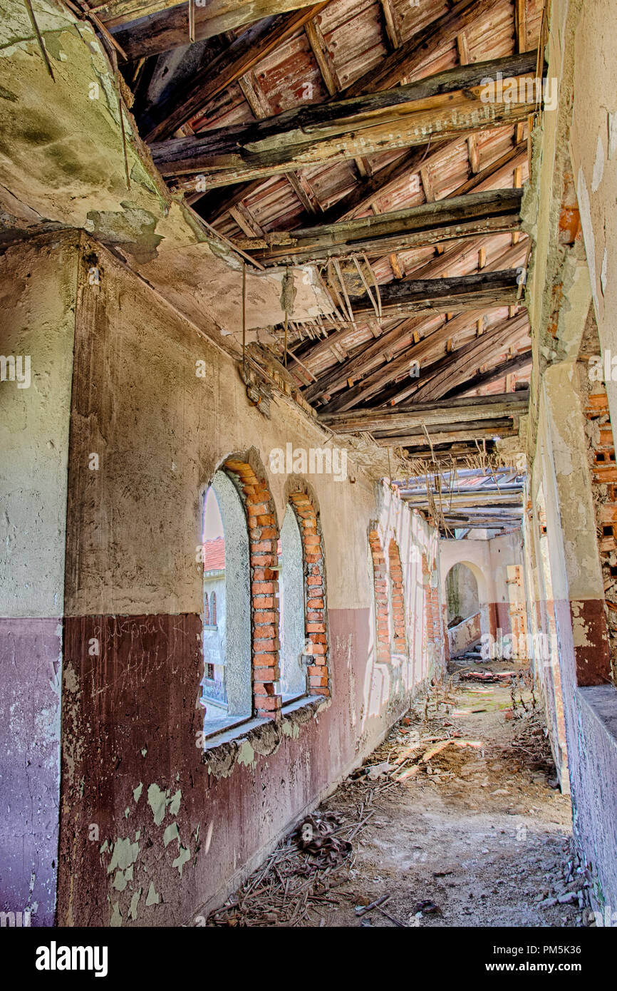 Dusty room of an abandoned house hi-res stock photography and images ...