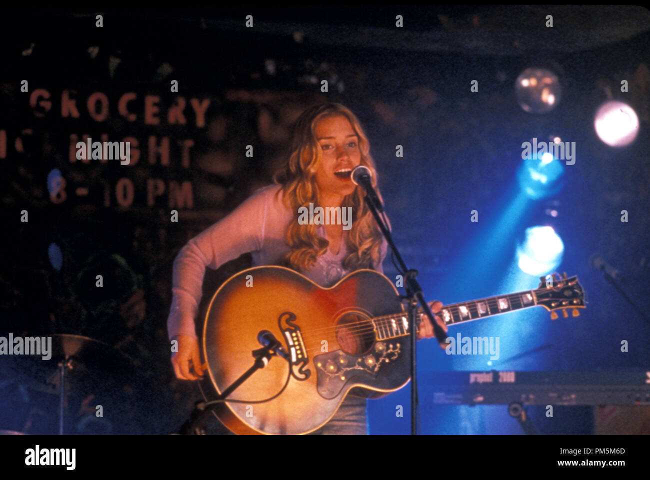 Film Still / Publicity Stills from "Coyote Ugly" Piper Perabo © 2000 ...