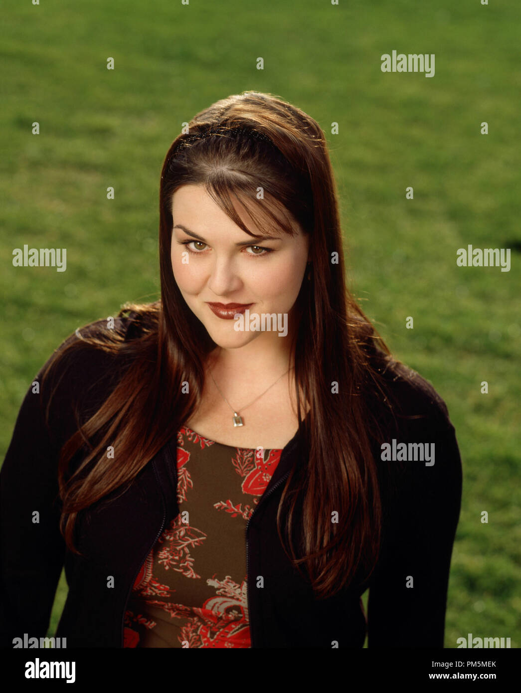 Studio Publicity Still from "Popular" Sara Rue © 2000 Touchstone ...