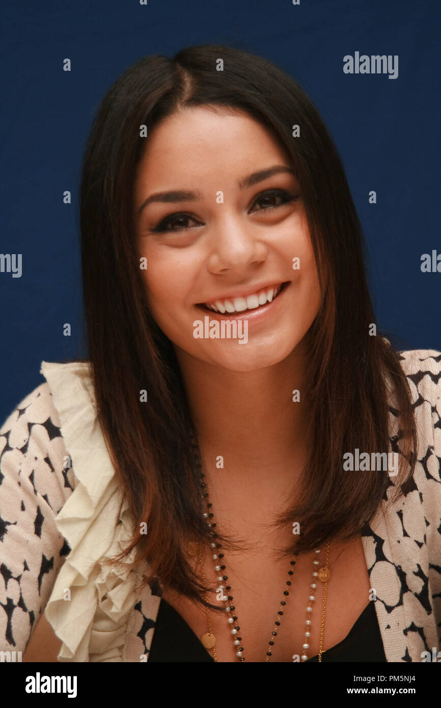Vanessa Hudgens "Sucker Punch" Portrait Session, March 19, 2011 ...