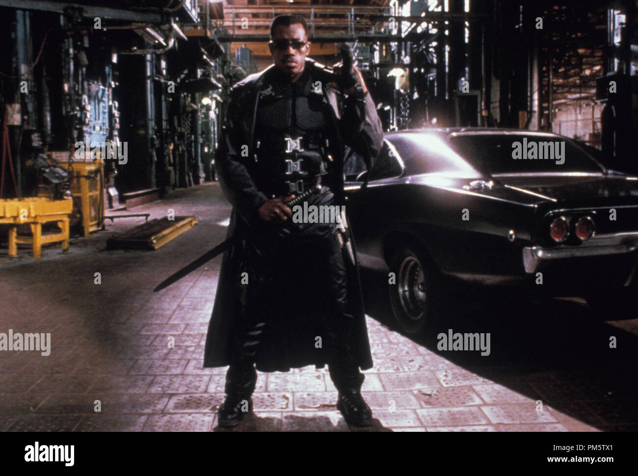 Blade 1998 Tapet Rødt Trø Fototapet Til Stuen TenStickers