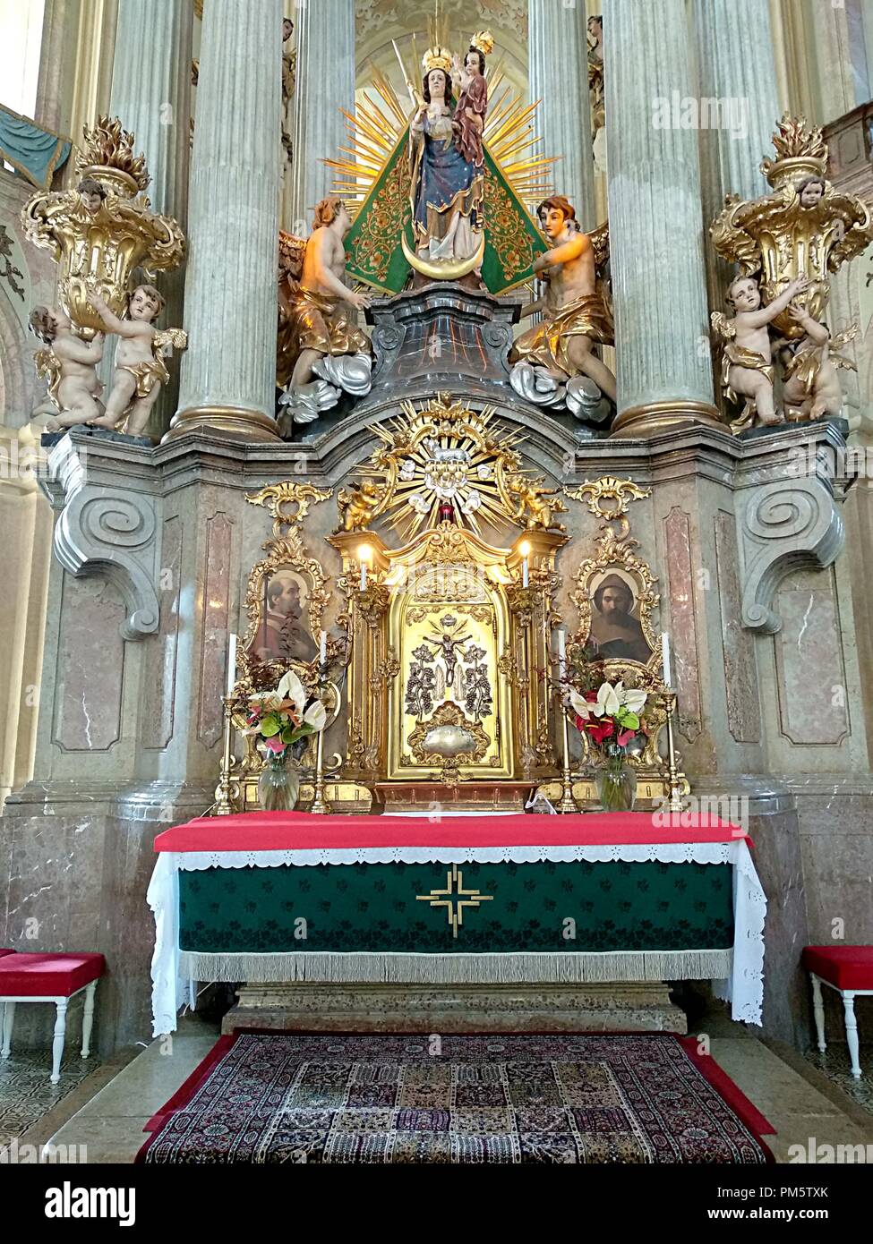 catholic altar and church Stock Photo - Alamy