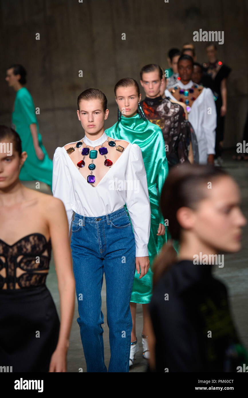 Christopher kane spring summer 2019 hi-res stock photography and images ...