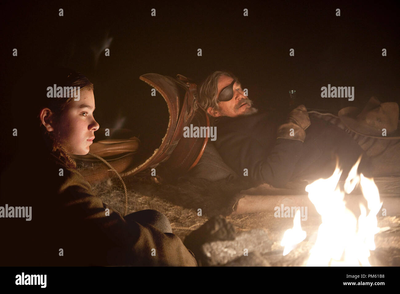 Hailee steinfeld jeff bridges true grit hi-res stock photography and ...