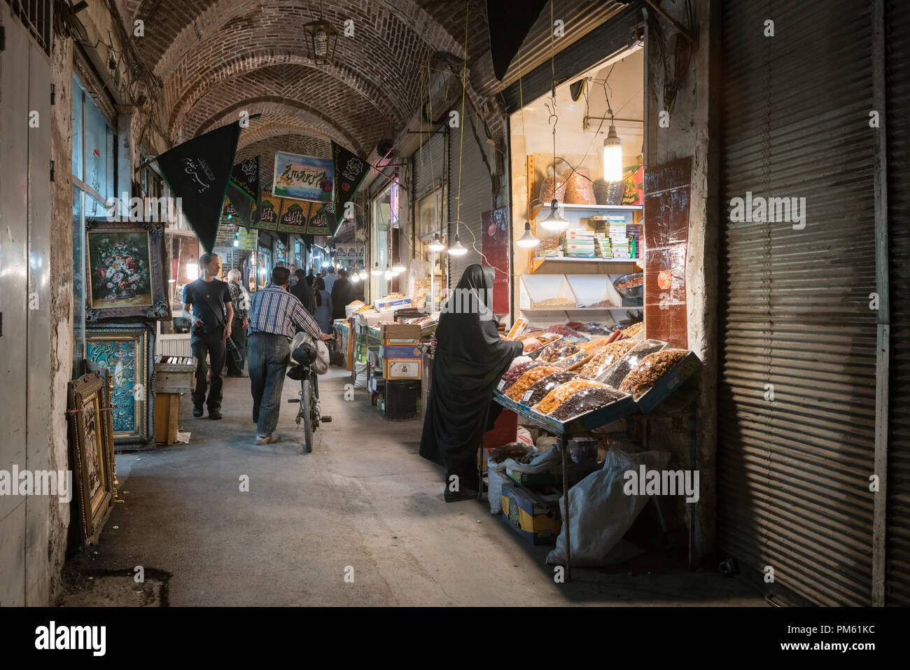 Tabriz bazaar hi-res stock photography and images - Alamy