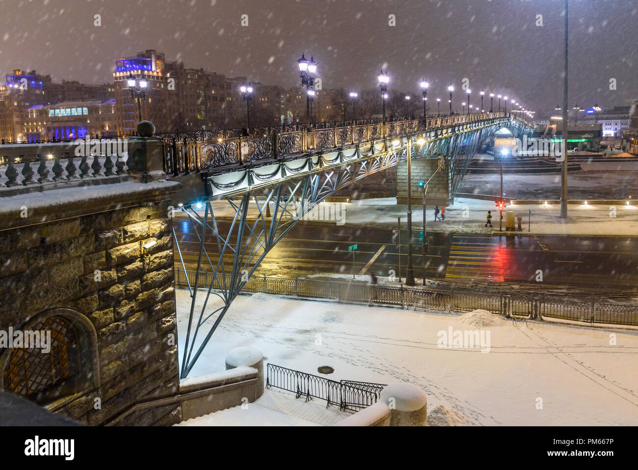 Pedestrian bridge in snowfall hi-res stock photography and images - Alamy