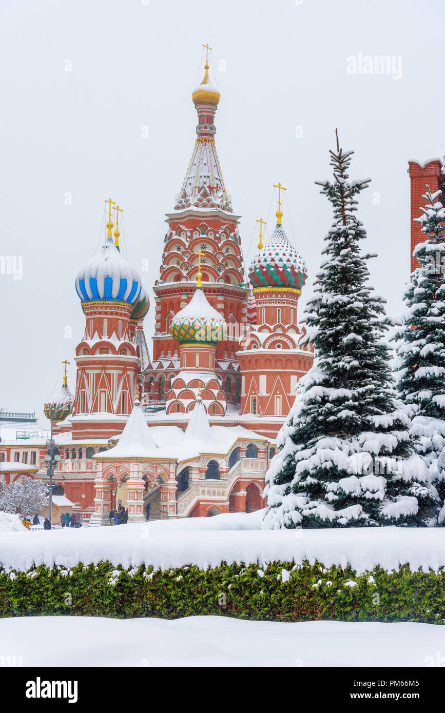 Red square snow hi-res stock photography and images - Alamy