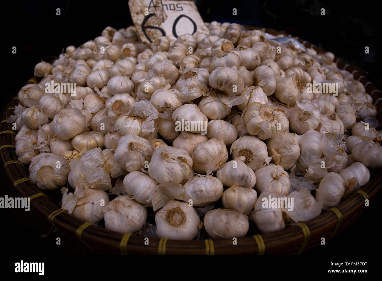 garlic basket, display, presentation, vegetable market, Philippine Ahus ...