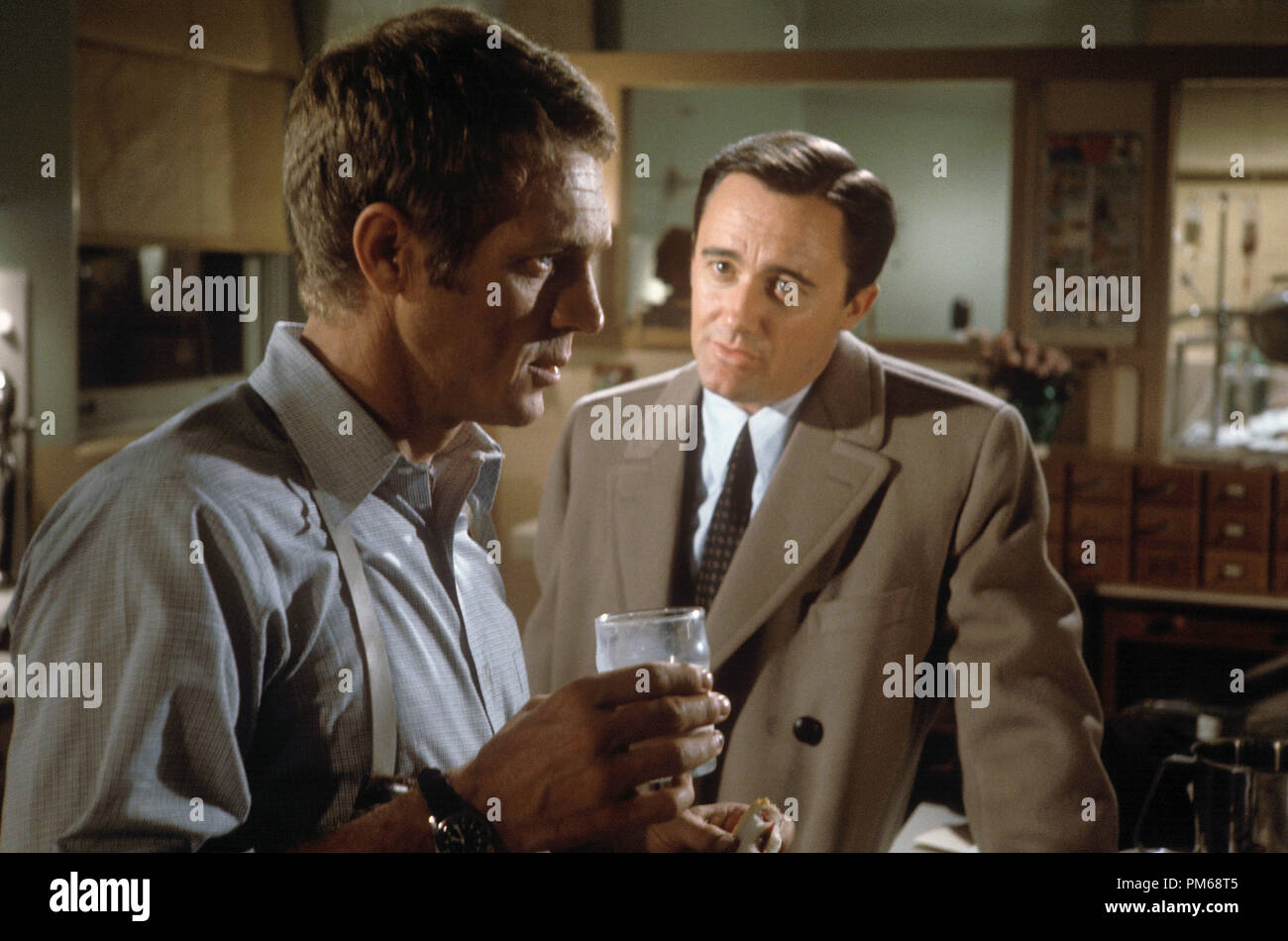Robert vaughn 1968 hi-res stock photography and images - Alamy