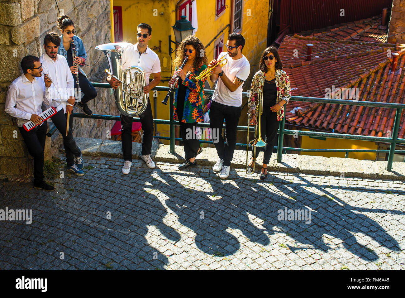 Douro river street musicians hi-res stock photography and images - Alamy