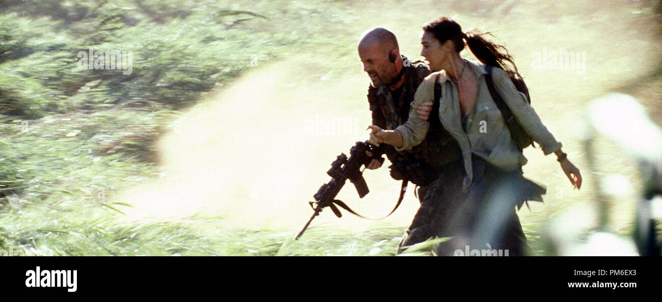 Film Still / Publicity Still from "Tears of the Sun" Bruce Willis ...