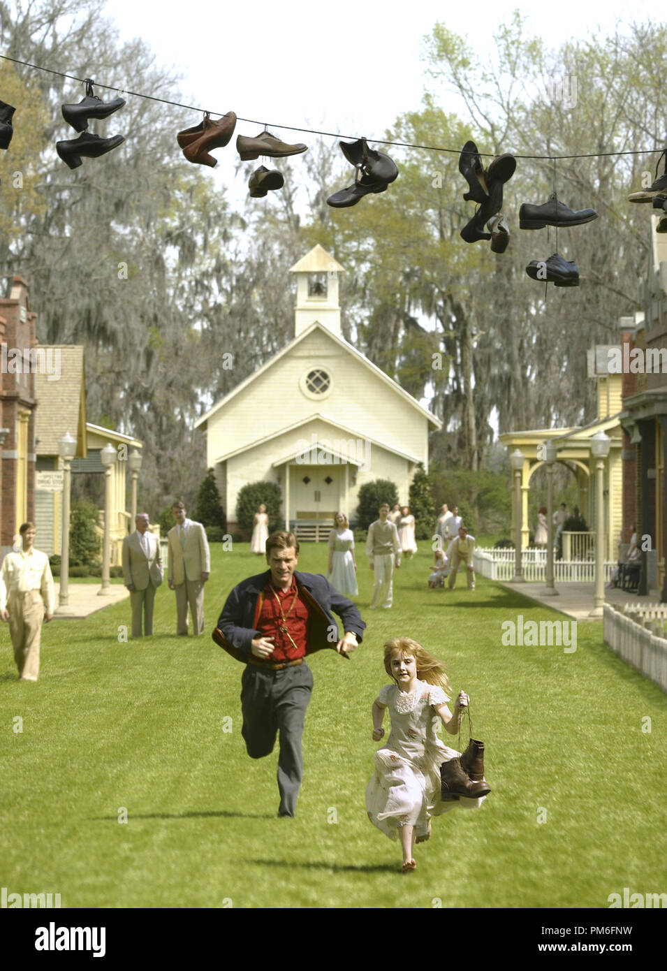 Film Still / Publicity Still from "Big Fish" Ewan McGregor and Hailey ...