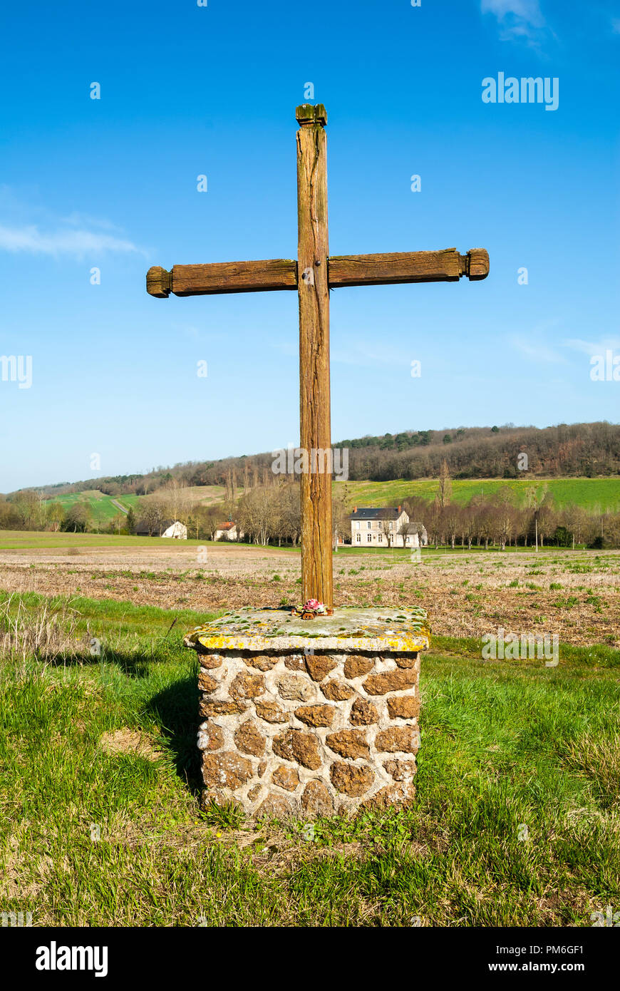 Roadside wooden cross crucifix hi-res stock photography and images - Alamy