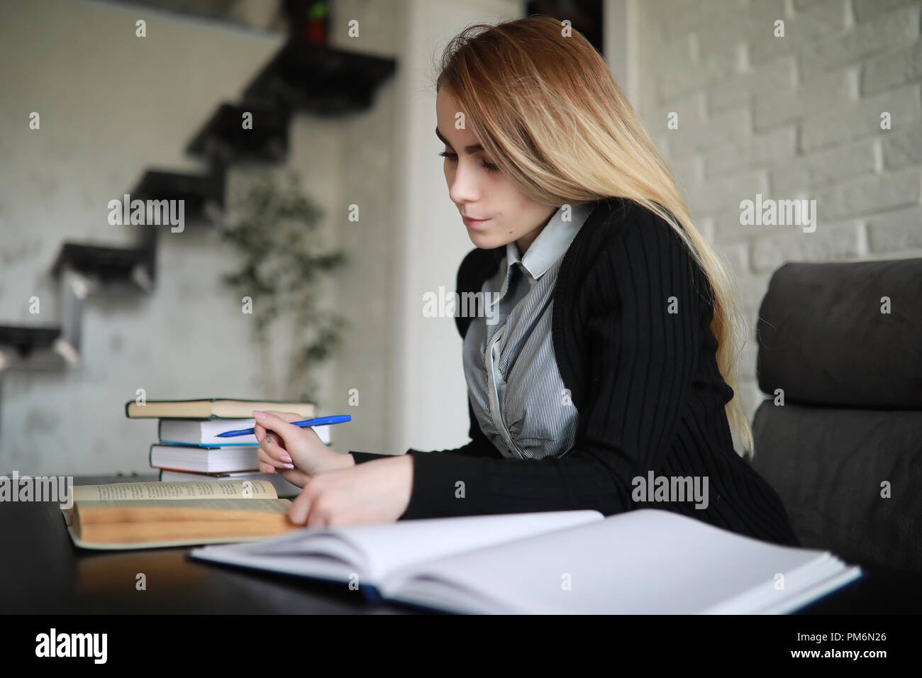 Female harvard student harvard university hi-res stock photography and ...
