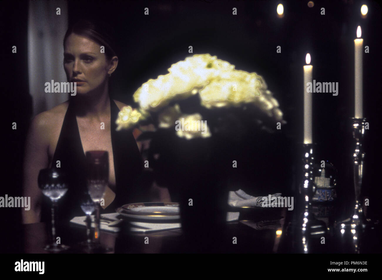 Hannibal 2001 julianne moore hi-res stock photography and images - Alamy