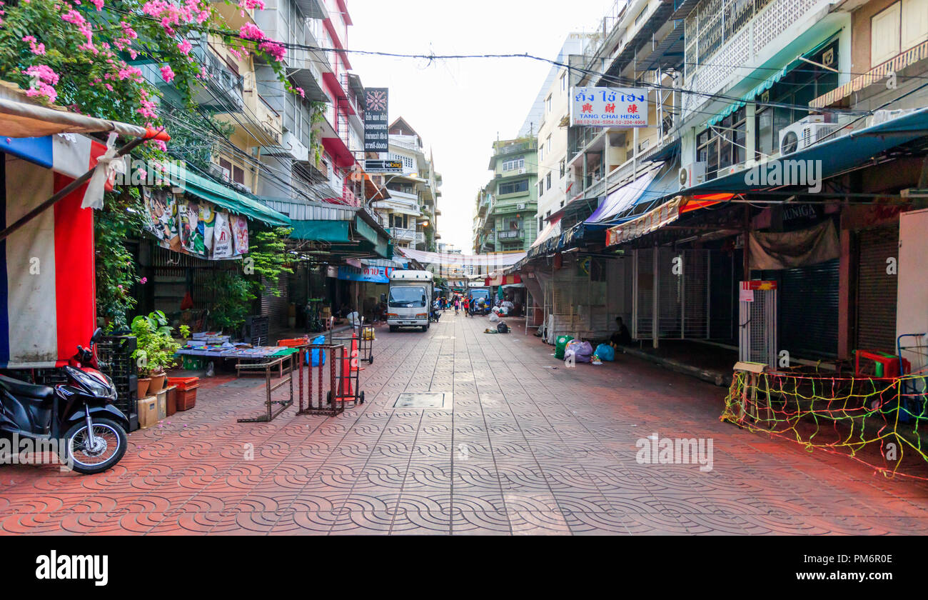 Bangkok, Thailand - July 24, 2018: Alleyway In Chinatown Stock Photo ...