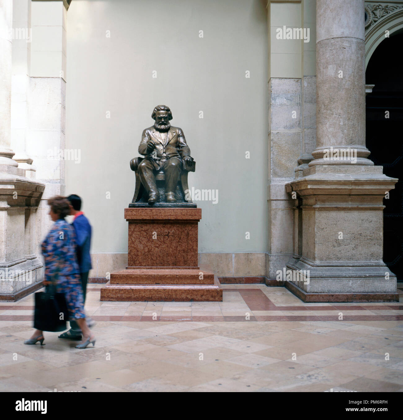 Budapest university statue hi-res stock photography and images - Alamy