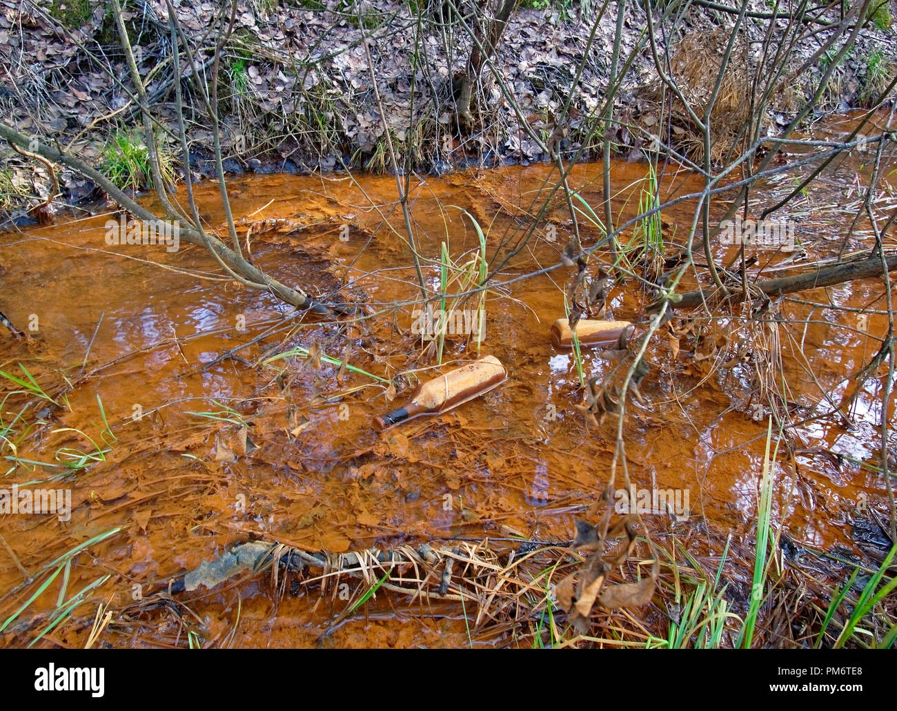 Dirty river hi-res stock photography and images - Alamy