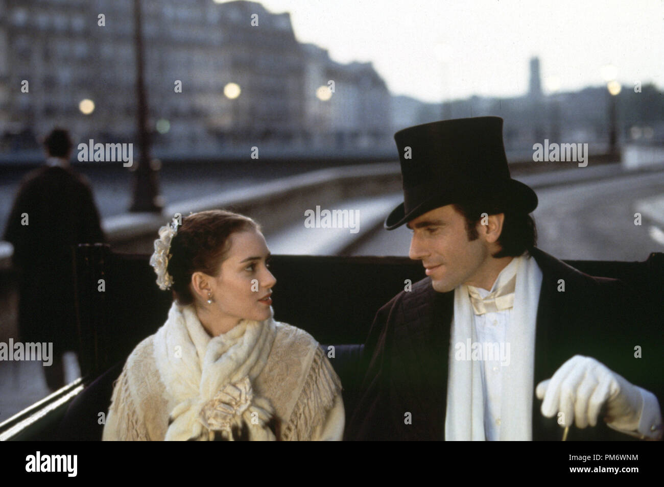 Film Still from "The Age of Innocence" Winona Ryder, Daniel Day Lewis ...