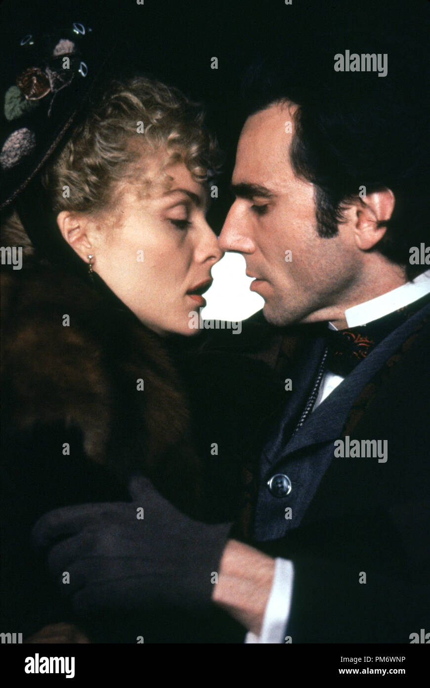 Film Still from "The Age of Innocence" Michelle Pfeiffer, Daniel Day ...