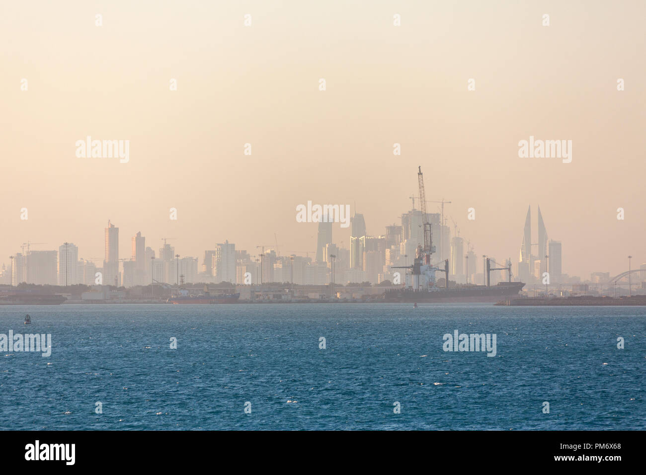 Skyline manama hi-res stock photography and images - Alamy