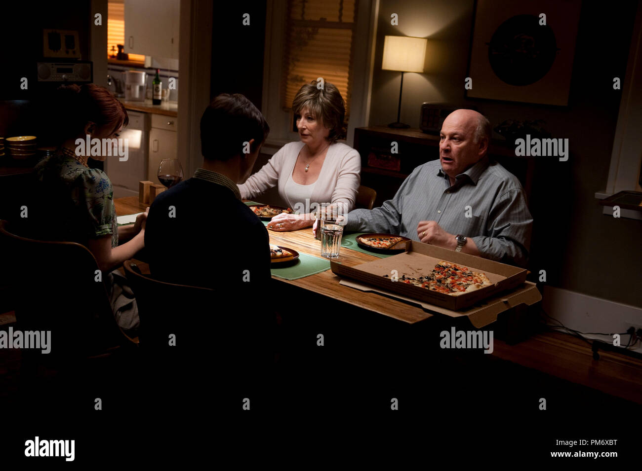 (L to R) BRYCE DALLAS HOWARD, JOSEPH GORDON-LEVITT, ANJELICA HUSTON and ...