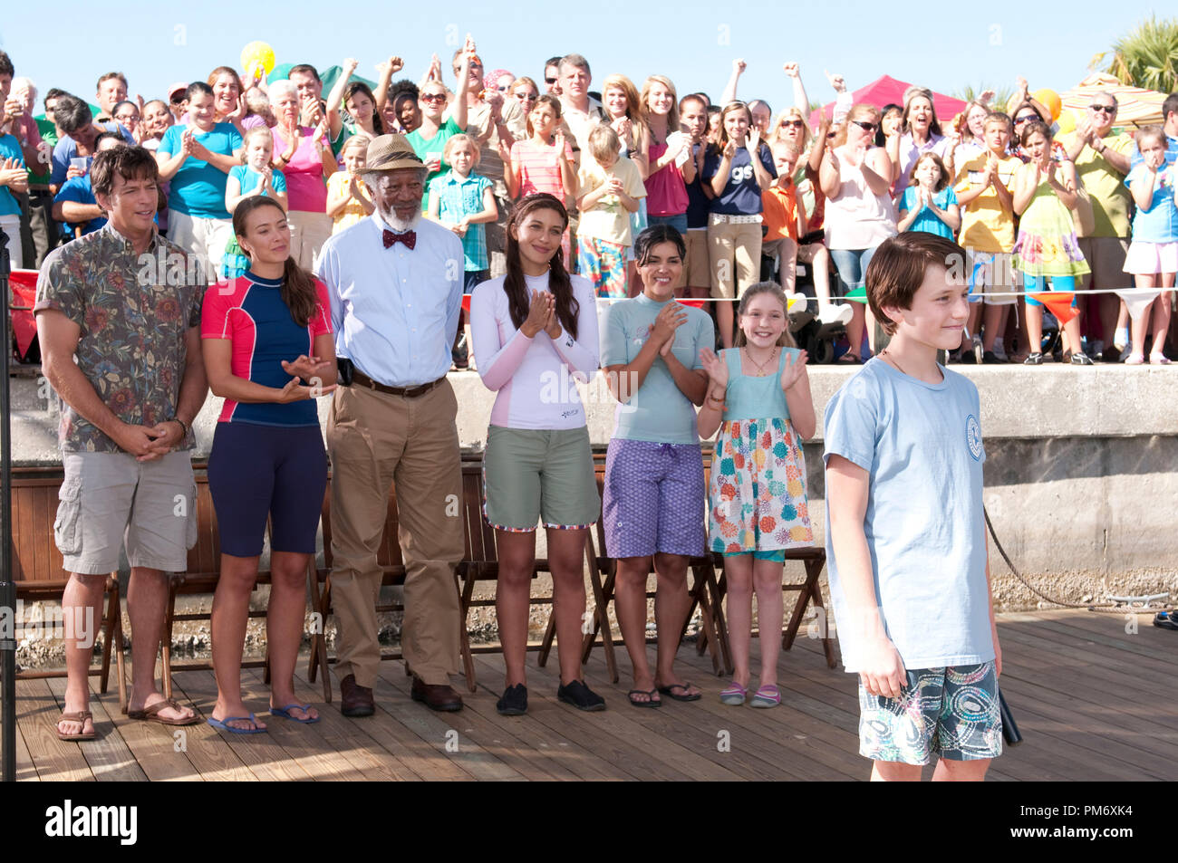 L-r: HARRY CONNICK, JR. as Dr. Clay Haskett, AUSTIN HIGHSMITH as Phoebe ...