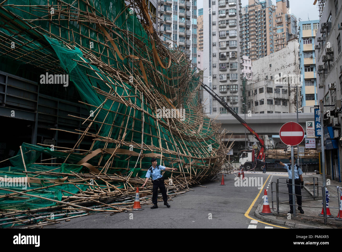 Police scaffolding hi-res stock photography and images - Alamy