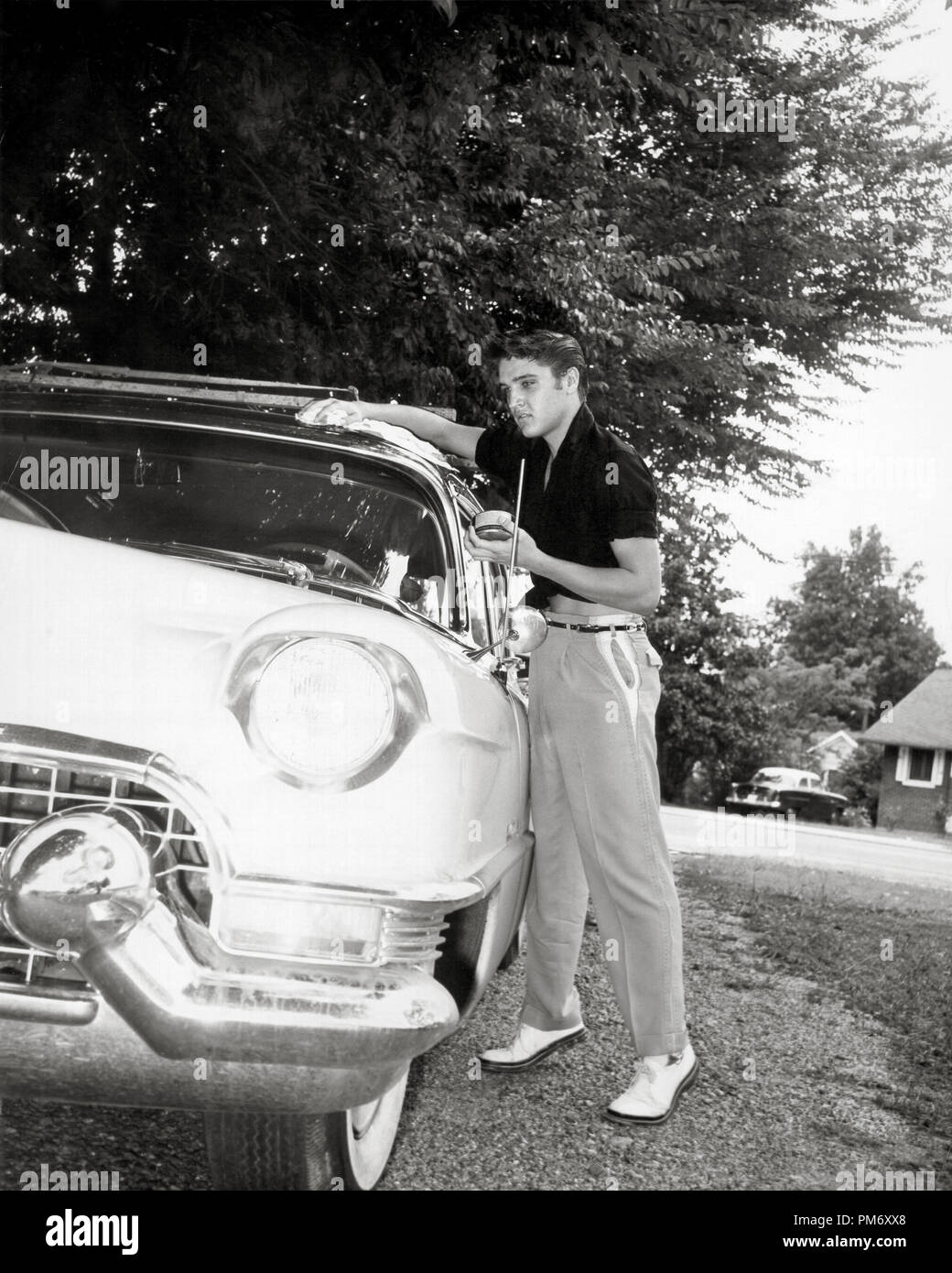 Elvis presley 1955 hi-res stock photography and images - Alamy
