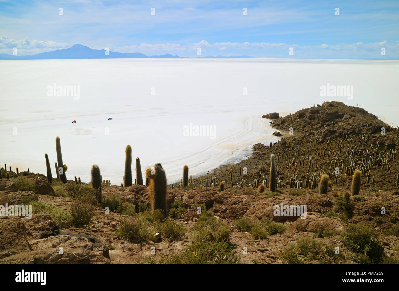 Pure white Salar de Uyuni, the world's largest salt flats view from ...