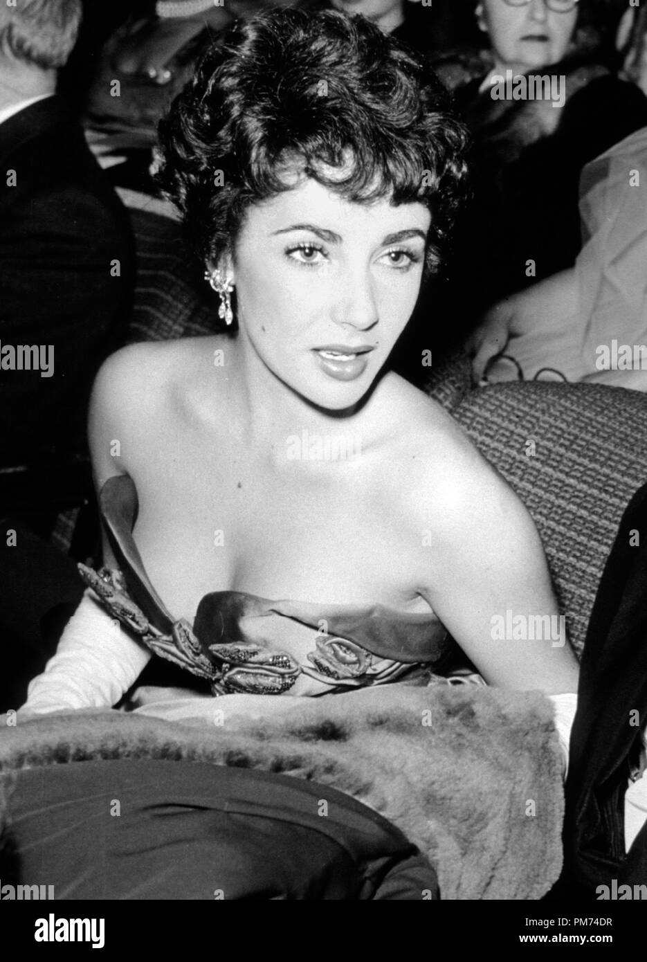 Studio Publicity Still: (Archival Classic Cinema - Elizabeth Taylor ... Studio Publicity Still: (Archival Classic Cinema - Elizabeth Taylor ...