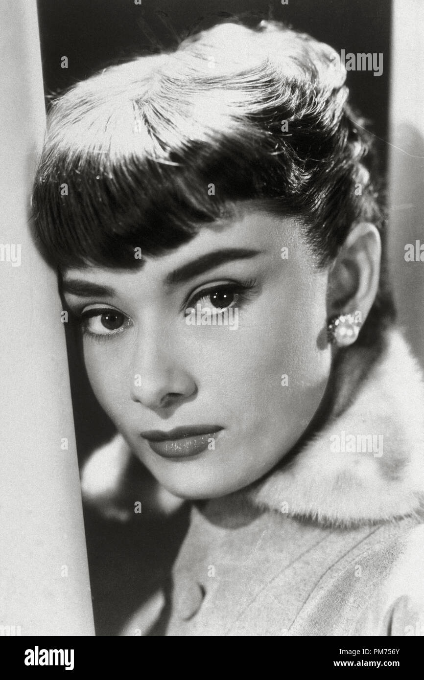 Black and white portrait of audrey hepburn hi-res stock photography and images - Alamy
