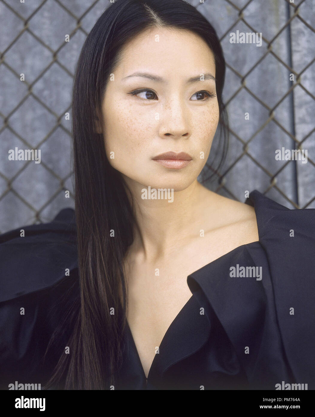 Lucy liu 1990s hi-res stock photography and images - Alamy