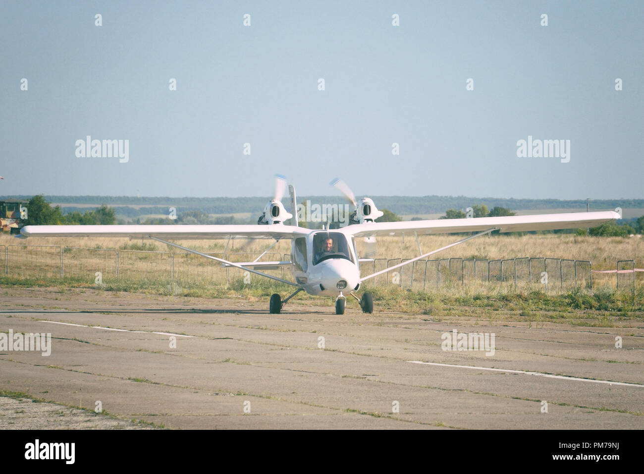 Light sport aircraft on runway hi-res stock photography and images - Alamy
