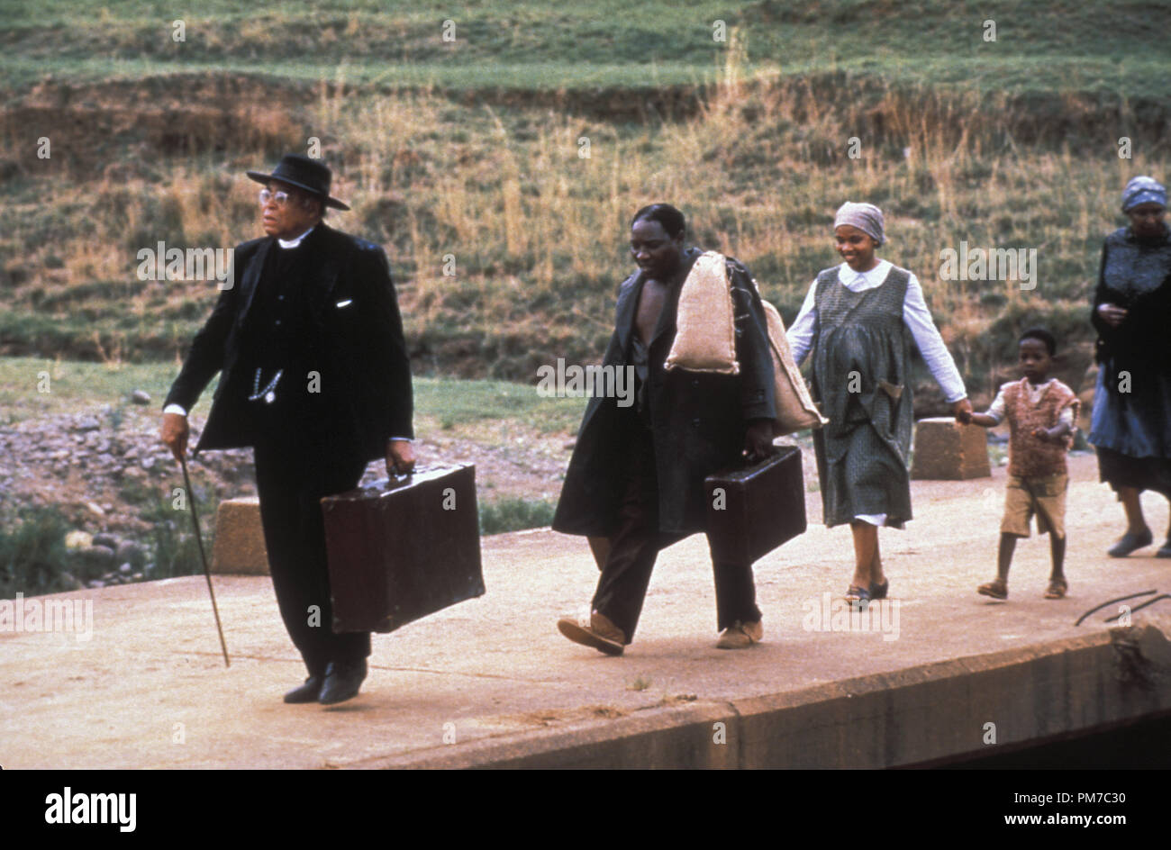 Film Still from "Cry, the Beloved Country" James Earl Jones, Leleti ...