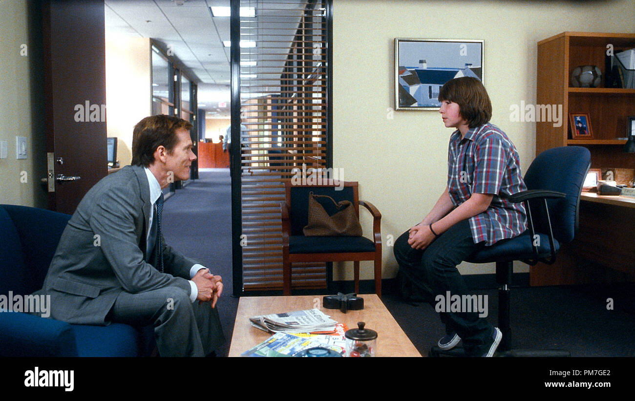 (L-r) KEVIN BACON as David Lindhagen and JONAH BOBO as Robbie in Warner ...