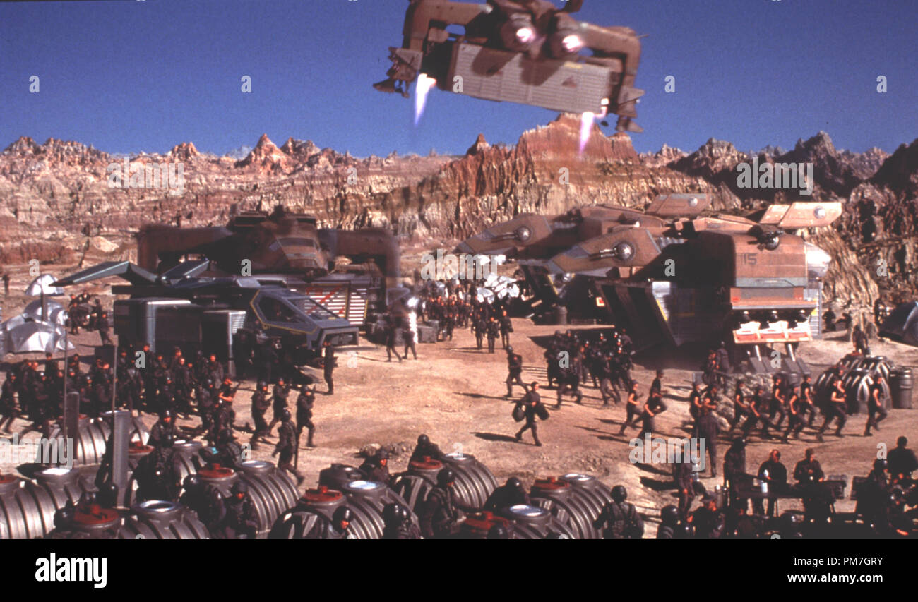 Starship troopers 1997 hi-res stock photography and images - Alamy